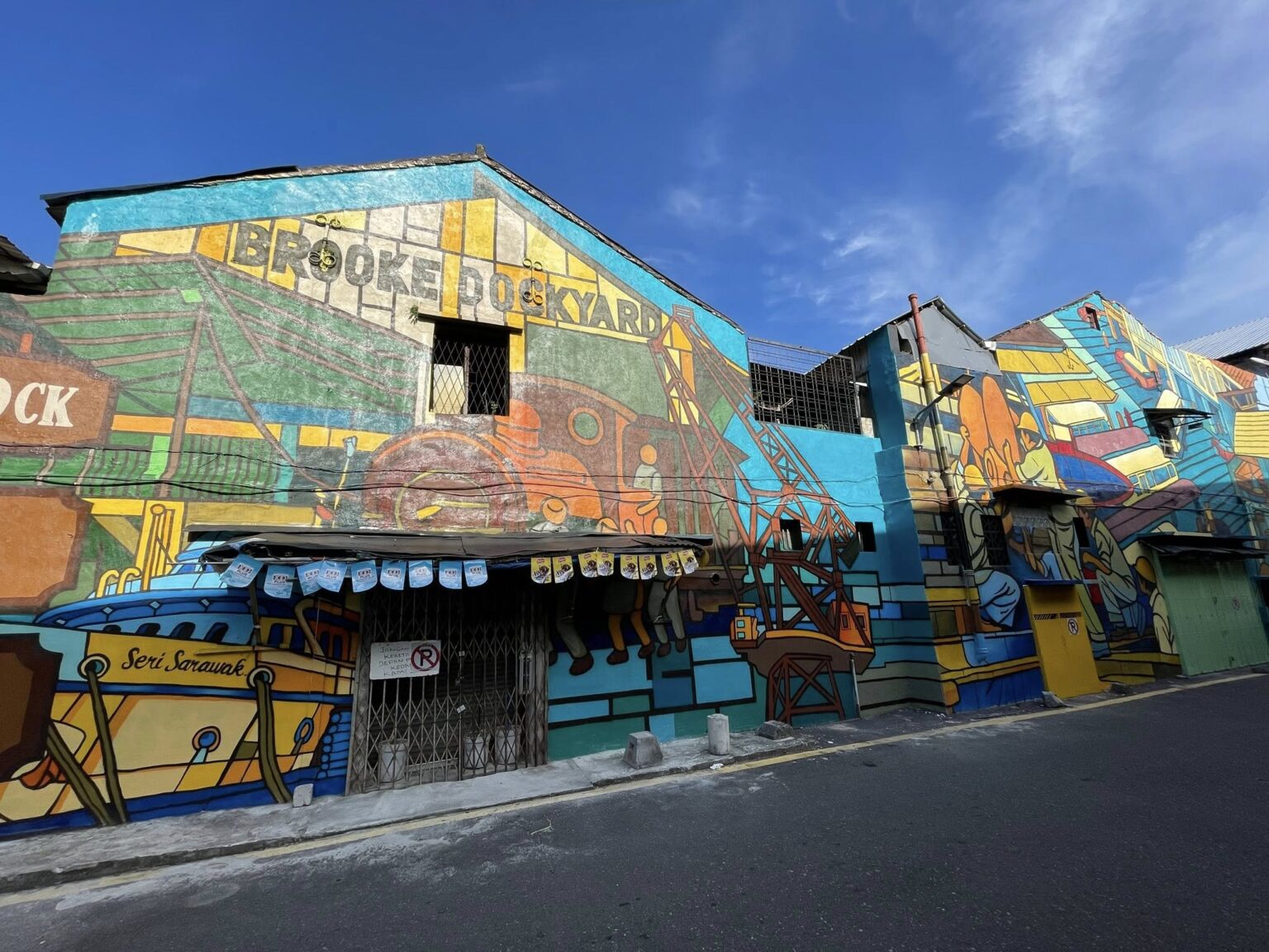 Mural Dock Lane rakam sejarah waterfront Kuching dalam kanvas visual ...